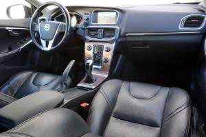 Zils Volvo V40 2015 Rīga, ar dzinēja tilpumu 2.00 L un nobraukumu 246 tūkst. km par 7900 €, foto 16 vietnē AUTOMOTO.COM.LV