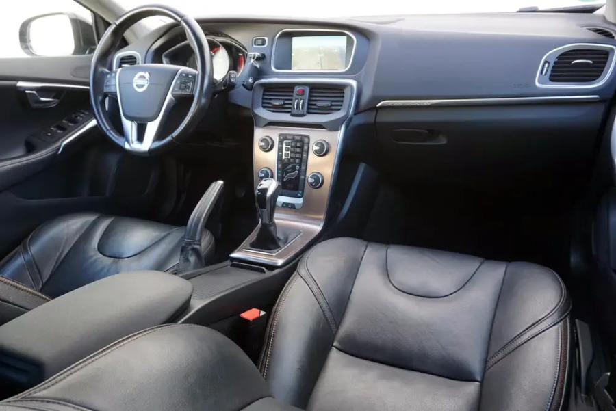 Zils Volvo V40 2015 Rīga, ar dzinēja tilpumu 2.00 L un nobraukumu 246 tūkst. km par 7900 €, foto 16 vietnē AUTOMOTO.COM.LV