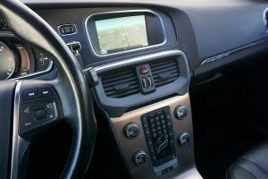 Zils Volvo V40 2015 Rīga, ar dzinēja tilpumu 2.00 L un nobraukumu 246 tūkst. km par 7900 €, foto 24 vietnē AUTOMOTO.COM.LV