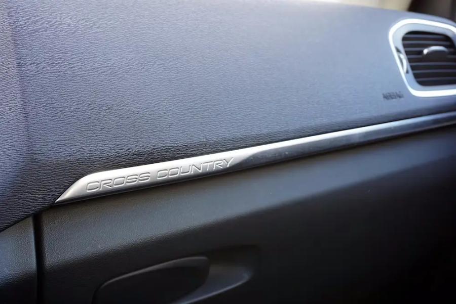 Zils Volvo V40 2015 Rīga, ar dzinēja tilpumu 2.00 L un nobraukumu 246 tūkst. km par 7900 €, foto 26 vietnē AUTOMOTO.COM.LV