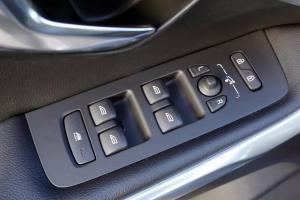 Zils Volvo V40 2015 Rīga, ar dzinēja tilpumu 2.00 L un nobraukumu 246 tūkst. km par 7900 €, foto 27 vietnē AUTOMOTO.COM.LV