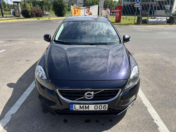 Blue Volvo V40 2015 in Vilnius, with an engine capacity of 1.97 L and mileage of 300 thousand km for 6900 €, photo 2 on AUTOMOTO.COM.LV