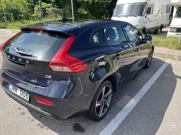 Blue Volvo V40 2015 in Vilnius, with an engine capacity of 1.97 L and mileage of 300 thousand km for 6900 €, photo 7 on AUTOMOTO.COM.LV