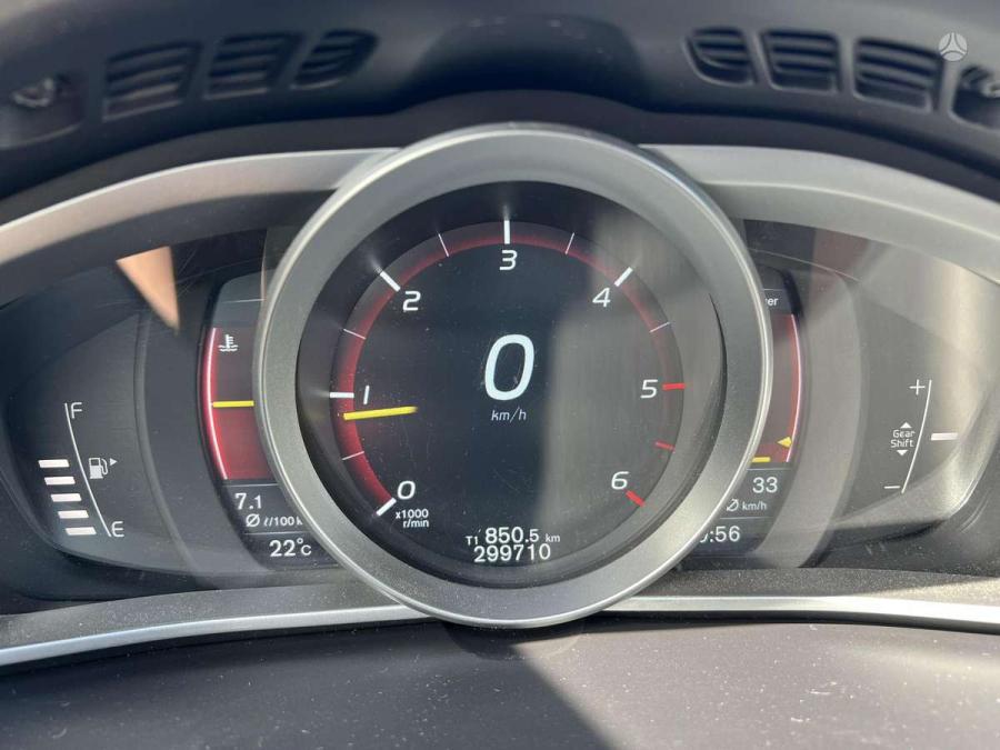 Синий Вольво В40 2015 в Вильнюс, объемом двигателя 1.97 л и пробегом 300 тыс. км за 6900 €, фото 13 на AUTOMOTO.COM.LV