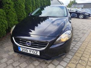 Blue Volvo V40 2015 in Paide, with an engine capacity of 2.00 L and mileage of 220 thousand km for 6990 €, photo 3 on AUTOMOTO.COM.LV