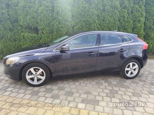 Blue Volvo V40 2015 in Paide, with an engine capacity of 2.00 L and mileage of 220 thousand km for 6990 €, photo 4 on AUTOMOTO.COM.LV