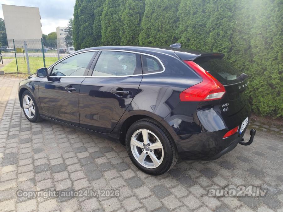 Blue Volvo V40 2015 in Paide, with an engine capacity of 2.00 L and mileage of 220 thousand km for 6990 €, photo 5 on AUTOMOTO.COM.LV
