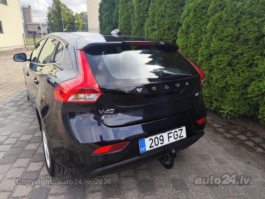 Blue Volvo V40 2015 in Paide, with an engine capacity of 2.00 L and mileage of 220 thousand km for 6990 €, photo 6 on AUTOMOTO.COM.LV