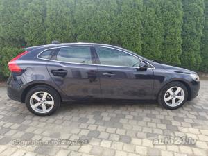 Blue Volvo V40 2015 in Paide, with an engine capacity of 2.00 L and mileage of 220 thousand km for 6990 €, photo 8 on AUTOMOTO.COM.LV