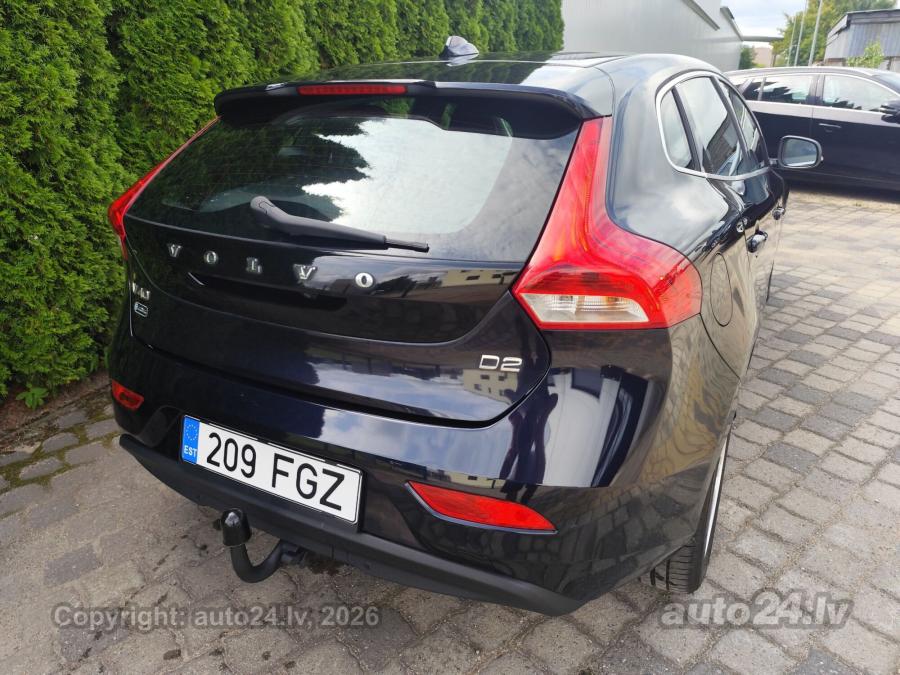 Blue Volvo V40 2015 in Paide, with an engine capacity of 2.00 L and mileage of 220 thousand km for 6990 €, photo 10 on AUTOMOTO.COM.LV