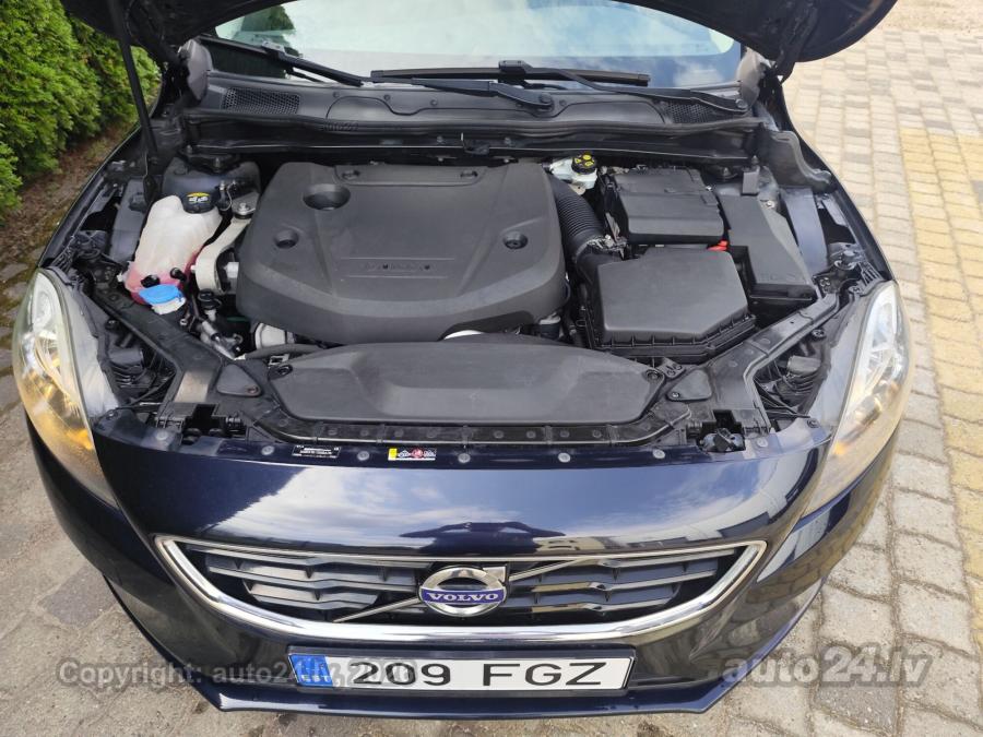 Blue Volvo V40 2015 in Paide, with an engine capacity of 2.00 L and mileage of 220 thousand km for 6990 €, photo 13 on AUTOMOTO.COM.LV