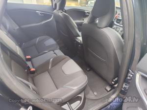 Blue Volvo V40 2015 in Paide, with an engine capacity of 2.00 L and mileage of 220 thousand km for 6990 €, photo 16 on AUTOMOTO.COM.LV