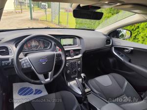 Blue Volvo V40 2015 in Paide, with an engine capacity of 2.00 L and mileage of 220 thousand km for 6990 €, photo 18 on AUTOMOTO.COM.LV