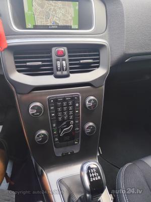 Blue Volvo V40 2015 in Paide, with an engine capacity of 2.00 L and mileage of 220 thousand km for 6990 €, photo 22 on AUTOMOTO.COM.LV