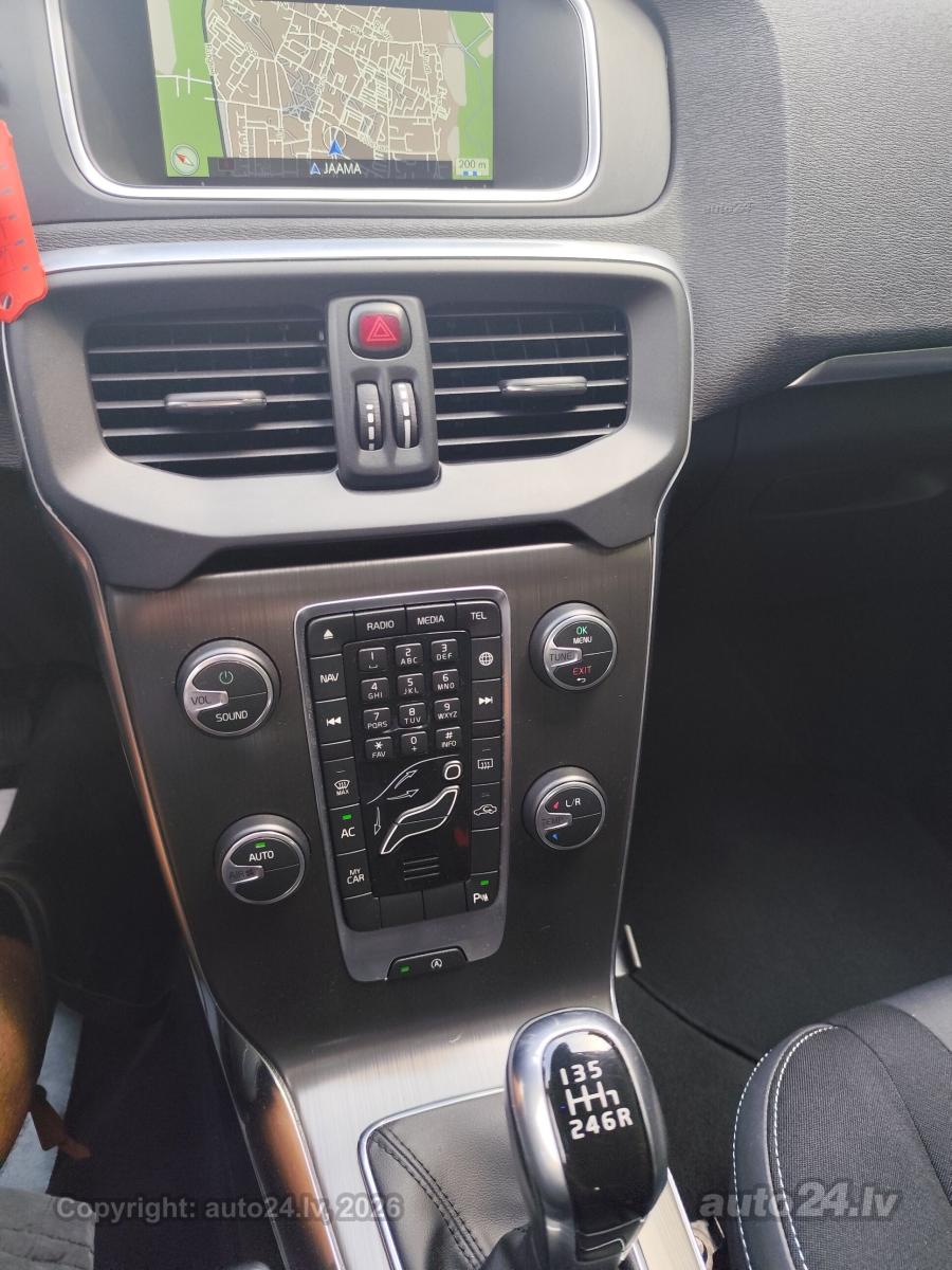 Blue Volvo V40 2015 in Paide, with an engine capacity of 2.00 L and mileage of 220 thousand km for 6990 €, photo 22 on AUTOMOTO.COM.LV