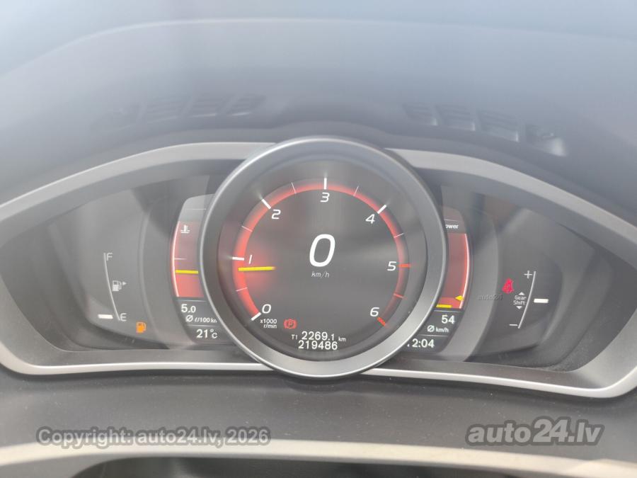 Blue Volvo V40 2015 in Paide, with an engine capacity of 2.00 L and mileage of 220 thousand km for 6990 €, photo 23 on AUTOMOTO.COM.LV