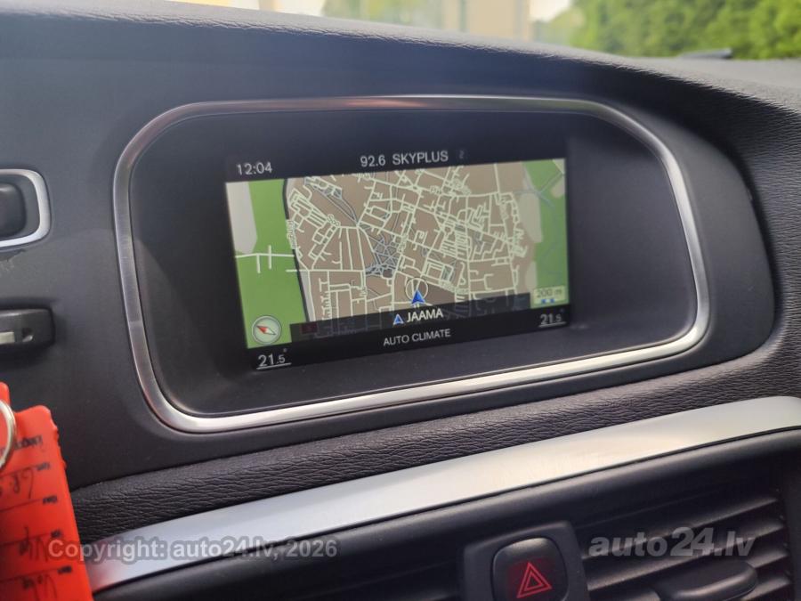 Blue Volvo V40 2015 in Paide, with an engine capacity of 2.00 L and mileage of 220 thousand km for 6990 €, photo 24 on AUTOMOTO.COM.LV