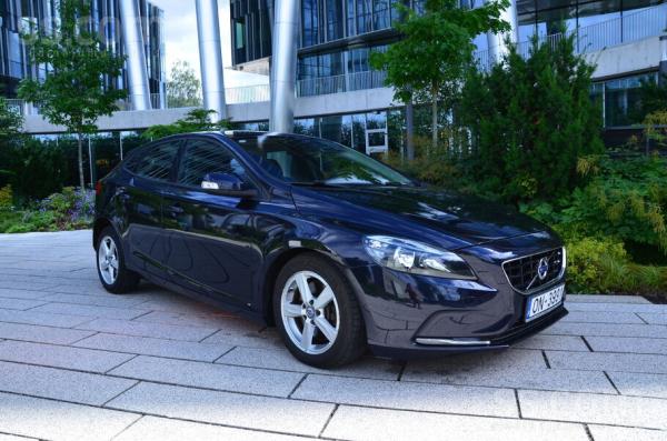 Blue Volvo V40 2015 in Riga, with an engine capacity of 2.00 L and mileage of 126 thousand km for 7700 €, photo 1 on AUTOMOTO.COM.LV