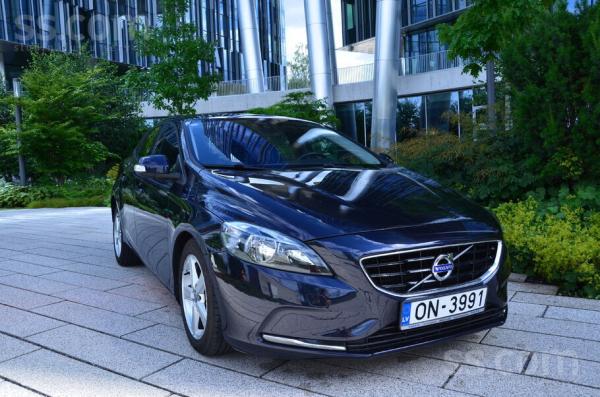 Blue Volvo V40 2015 in Riga, with an engine capacity of 2.00 L and mileage of 126 thousand km for 7700 €, photo 2 on AUTOMOTO.COM.LV