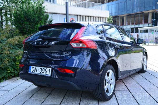 Blue Volvo V40 2015 in Riga, with an engine capacity of 2.00 L and mileage of 126 thousand km for 7700 €, photo 4 on AUTOMOTO.COM.LV