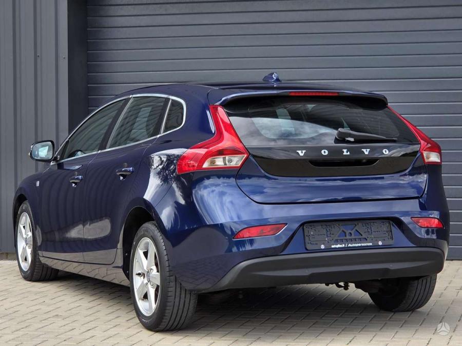 Blue Volvo V40 2015 in Kaunas, with an engine capacity of 2.00 L and mileage of 244 thousand km for 7750 €, photo 3 on AUTOMOTO.COM.LV