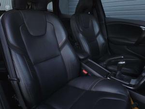 Blue Volvo V40 2015 in Kaunas, with an engine capacity of 2.00 L and mileage of 244 thousand km for 7750 €, photo 5 on AUTOMOTO.COM.LV