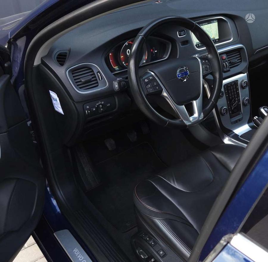 Blue Volvo V40 2015 in Kaunas, with an engine capacity of 2.00 L and mileage of 244 thousand km for 7750 €, photo 13 on AUTOMOTO.COM.LV