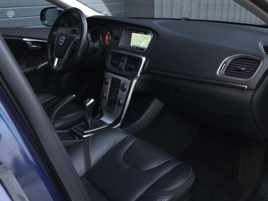 Blue Volvo V40 2015 in Kaunas, with an engine capacity of 2.00 L and mileage of 244 thousand km for 7750 €, photo 15 on AUTOMOTO.COM.LV