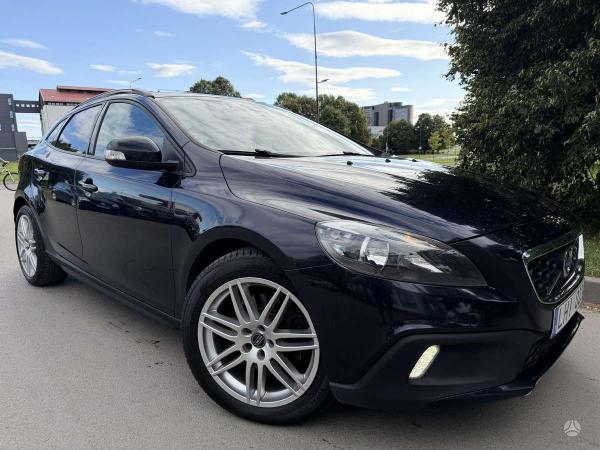 Blue Volvo V40 2015 in Kaunas, with an engine capacity of 2.00 L and mileage of 317 thousand km for 5750 €, photo 2 on AUTOMOTO.COM.LV