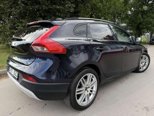 Blue Volvo V40 2015 in Kaunas, with an engine capacity of 2.00 L and mileage of 317 thousand km for 5750 €, photo 4 on AUTOMOTO.COM.LV