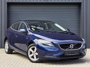 Blue Volvo V40 2015 in Kaunas, with an engine capacity of 2.00 L and mileage of 244 thousand km for 7750 €, photo 10 on AUTOMOTO.COM.LV