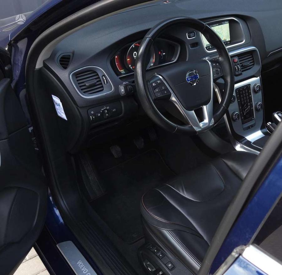 Blue Volvo V40 2015 in Kaunas, with an engine capacity of 2.00 L and mileage of 244 thousand km for 7750 €, photo 13 on AUTOMOTO.COM.LV
