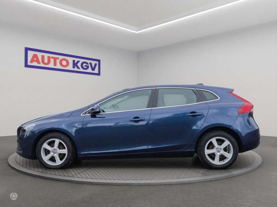 Zils Volvo V40 2015 Viļņa, ar dzinēja tilpumu 2.00 L un nobraukumu 252 tūkst. km par 8999 €, foto 3 vietnē AUTOMOTO.COM.LV