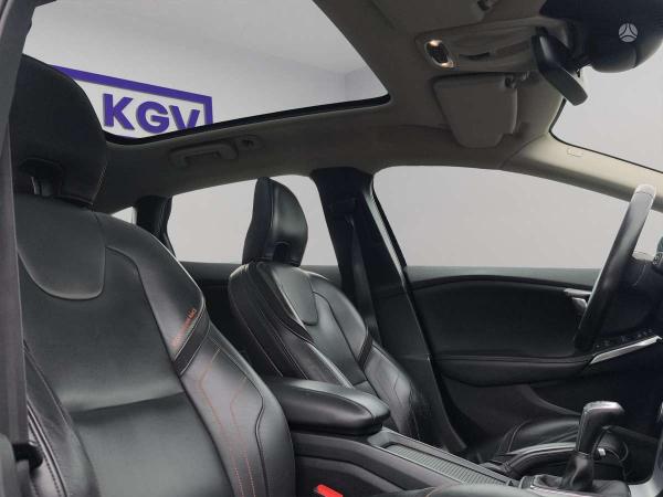Zils Volvo V40 2015 Viļņa, ar dzinēja tilpumu 2.00 L un nobraukumu 252 tūkst. km par 8999 €, foto 9 vietnē AUTOMOTO.COM.LV