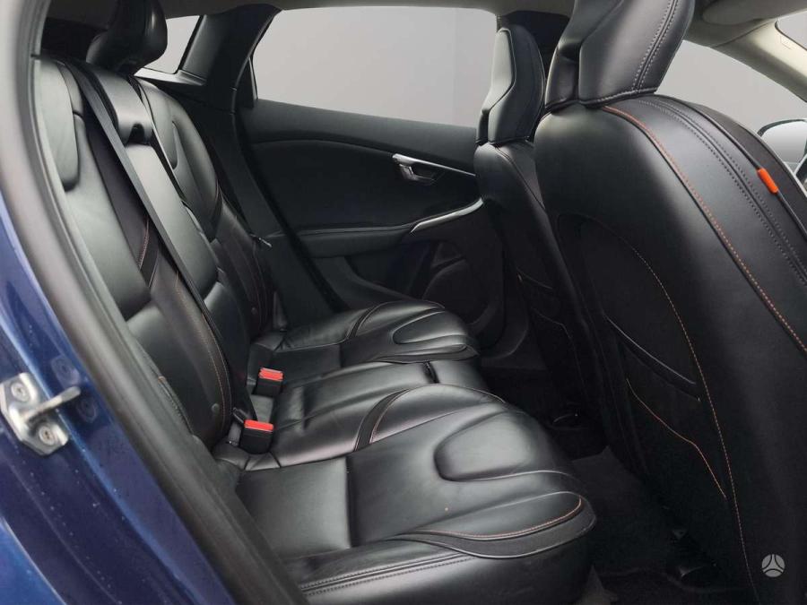Zils Volvo V40 2015 Viļņa, ar dzinēja tilpumu 2.00 L un nobraukumu 252 tūkst. km par 8999 €, foto 11 vietnē AUTOMOTO.COM.LV