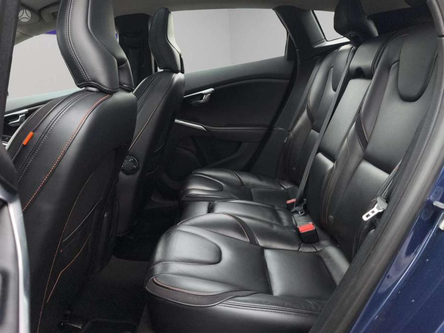 Zils Volvo V40 2015 Viļņa, ar dzinēja tilpumu 2.00 L un nobraukumu 252 tūkst. km par 8999 €, foto 13 vietnē AUTOMOTO.COM.LV