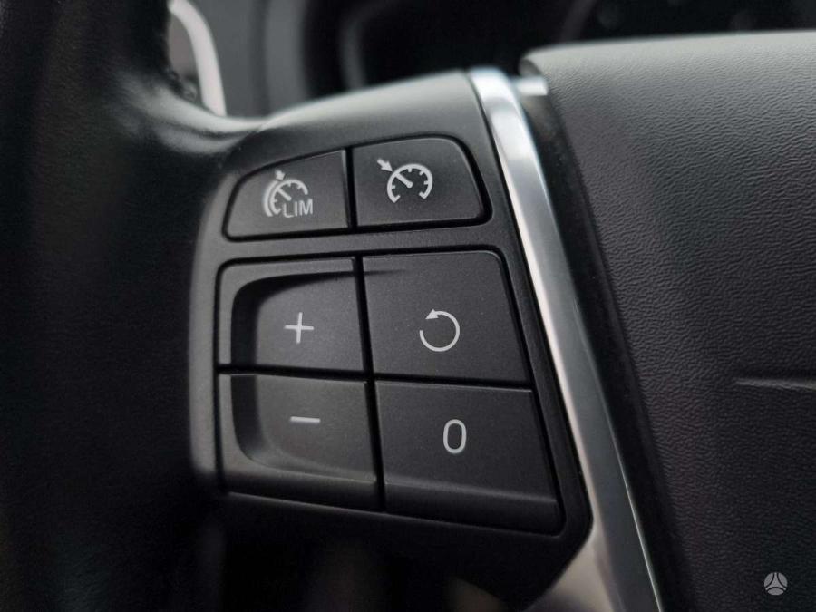 Zils Volvo V40 2015 Viļņa, ar dzinēja tilpumu 2.00 L un nobraukumu 252 tūkst. km par 8999 €, foto 18 vietnē AUTOMOTO.COM.LV