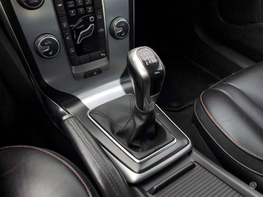 Zils Volvo V40 2015 Viļņa, ar dzinēja tilpumu 2.00 L un nobraukumu 252 tūkst. km par 8999 €, foto 19 vietnē AUTOMOTO.COM.LV