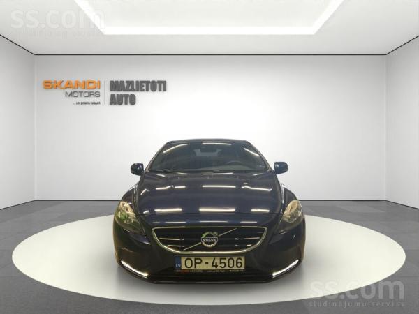 Zils Volvo V40 2015 Rīga, ar dzinēja tilpumu 2.00 L un nobraukumu 174 tūkst. km par 6490 €, foto 3 vietnē AUTOMOTO.COM.LV