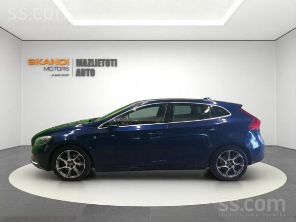 Zils Volvo V40 2015 Rīga, ar dzinēja tilpumu 2.00 L un nobraukumu 174 tūkst. km par 6490 €, foto 4 vietnē AUTOMOTO.COM.LV