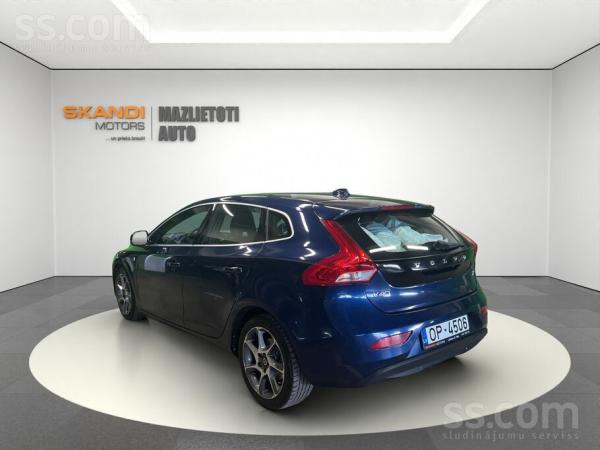 Zils Volvo V40 2015 Rīga, ar dzinēja tilpumu 2.00 L un nobraukumu 174 tūkst. km par 6490 €, foto 5 vietnē AUTOMOTO.COM.LV