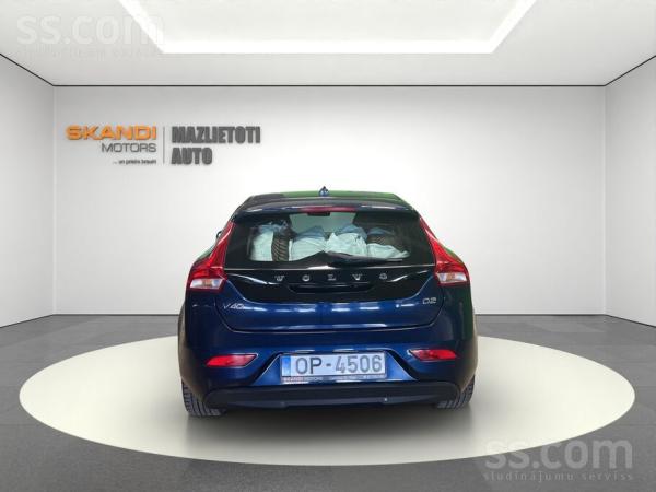 Zils Volvo V40 2015 Rīga, ar dzinēja tilpumu 2.00 L un nobraukumu 174 tūkst. km par 6490 €, foto 6 vietnē AUTOMOTO.COM.LV