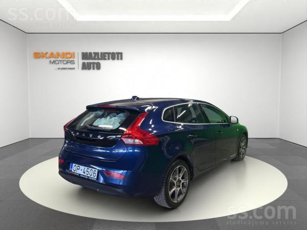 Zils Volvo V40 2015 Rīga, ar dzinēja tilpumu 2.00 L un nobraukumu 174 tūkst. km par 6490 €, foto 7 vietnē AUTOMOTO.COM.LV