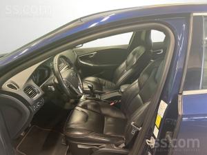 Zils Volvo V40 2015 Rīga, ar dzinēja tilpumu 2.00 L un nobraukumu 174 tūkst. km par 6490 €, foto 10 vietnē AUTOMOTO.COM.LV