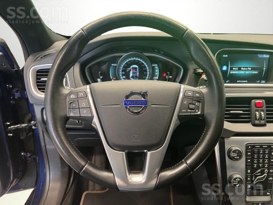 Zils Volvo V40 2015 Rīga, ar dzinēja tilpumu 2.00 L un nobraukumu 174 tūkst. km par 6490 €, foto 11 vietnē AUTOMOTO.COM.LV