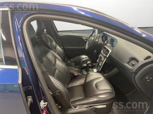 Zils Volvo V40 2015 Rīga, ar dzinēja tilpumu 2.00 L un nobraukumu 174 tūkst. km par 6490 €, foto 17 vietnē AUTOMOTO.COM.LV