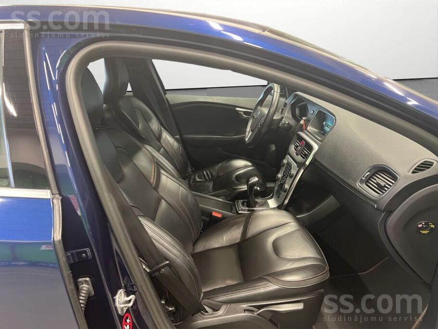 Zils Volvo V40 2015 Rīga, ar dzinēja tilpumu 2.00 L un nobraukumu 174 tūkst. km par 6490 €, foto 17 vietnē AUTOMOTO.COM.LV