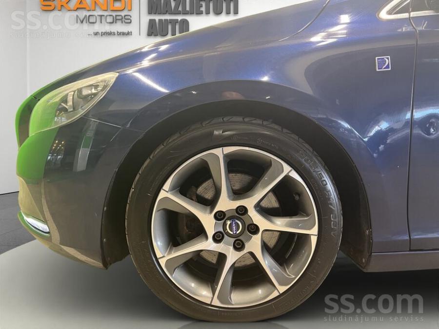 Zils Volvo V40 2015 Rīga, ar dzinēja tilpumu 2.00 L un nobraukumu 174 tūkst. km par 6490 €, foto 19 vietnē AUTOMOTO.COM.LV