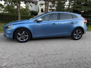 Zils Volvo V40 2015 Alīta, ar dzinēja tilpumu 1.97 L un nobraukumu 235 tūkst. km par 6900 €, foto 5 vietnē AUTOMOTO.COM.LV