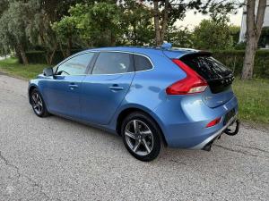 Zils Volvo V40 2015 Alīta, ar dzinēja tilpumu 1.97 L un nobraukumu 235 tūkst. km par 6900 €, foto 7 vietnē AUTOMOTO.COM.LV